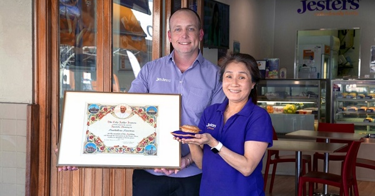 Social Media Wrap Up: Jesters' new pie gets Pope's blessing ...